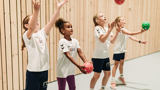 Mer håndball i skolen med Kast ballen | handball.no